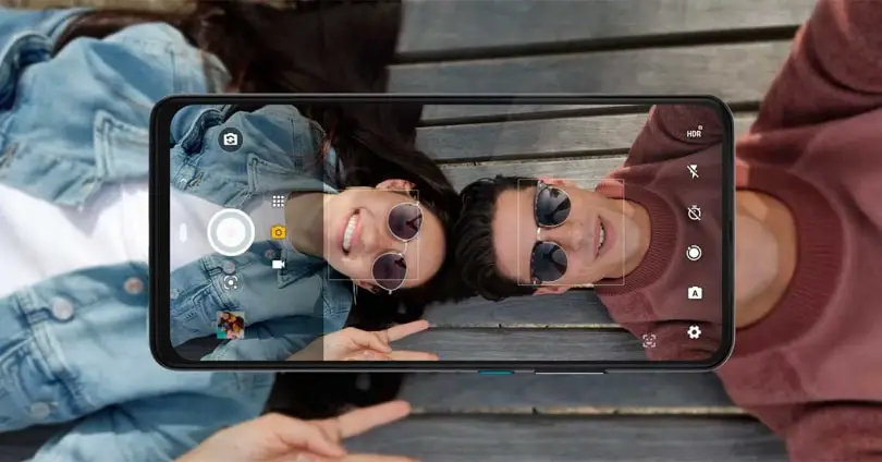 How to Take Selfies on a Motorola with a Simple Gesture