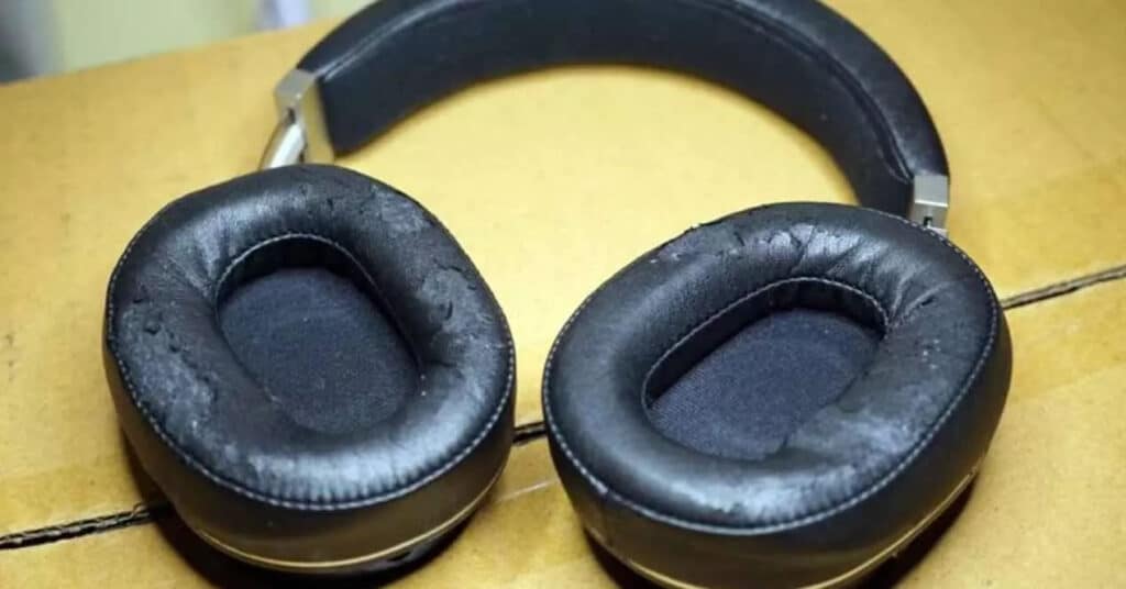 How to Take Care of Your Headphones to Avoid Deform or Damage | ITIGIC